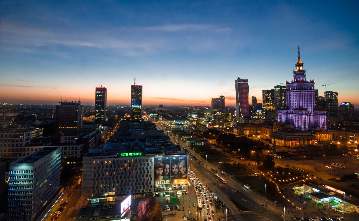 Free photo "Downtown Warsaw at night"